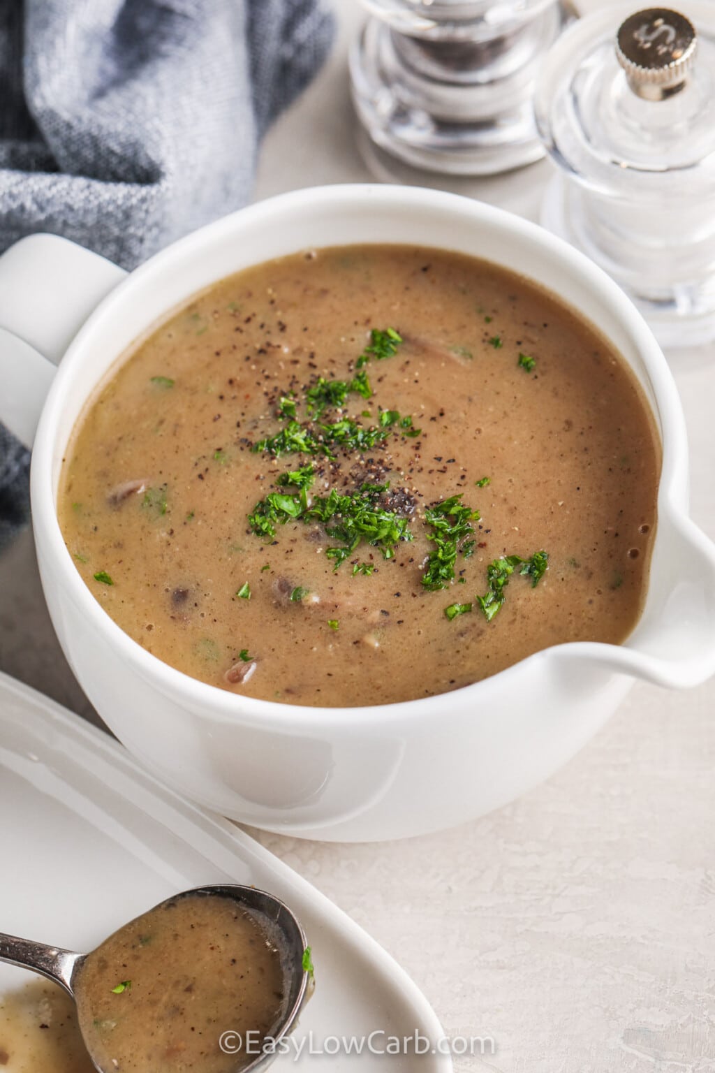 Keto Gravy Recipe (Ready In Just 15 Minutes!) - Easy Low Carb